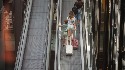 Un fallo informático colapsa el control de pasaportes de la T4 en ...