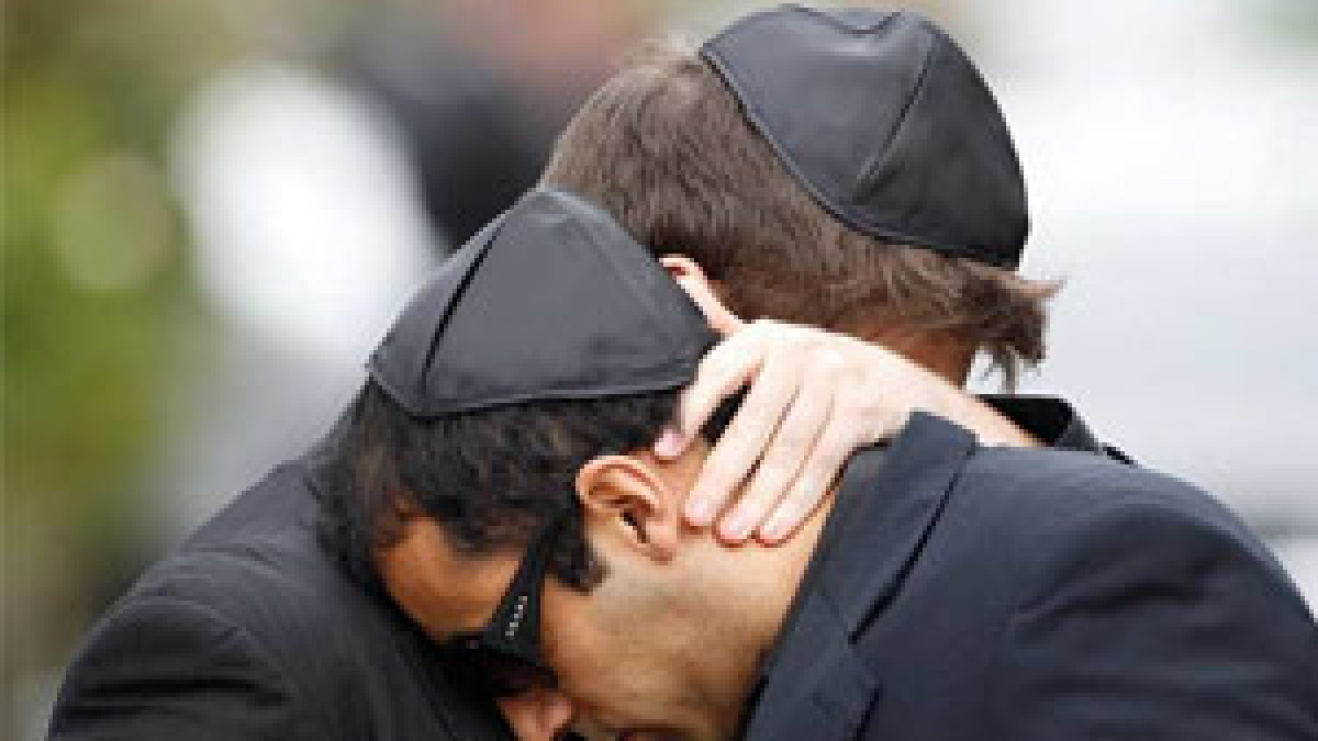 Dos humoristas se cuelan en el funeral de Amy Winehouse | Público
