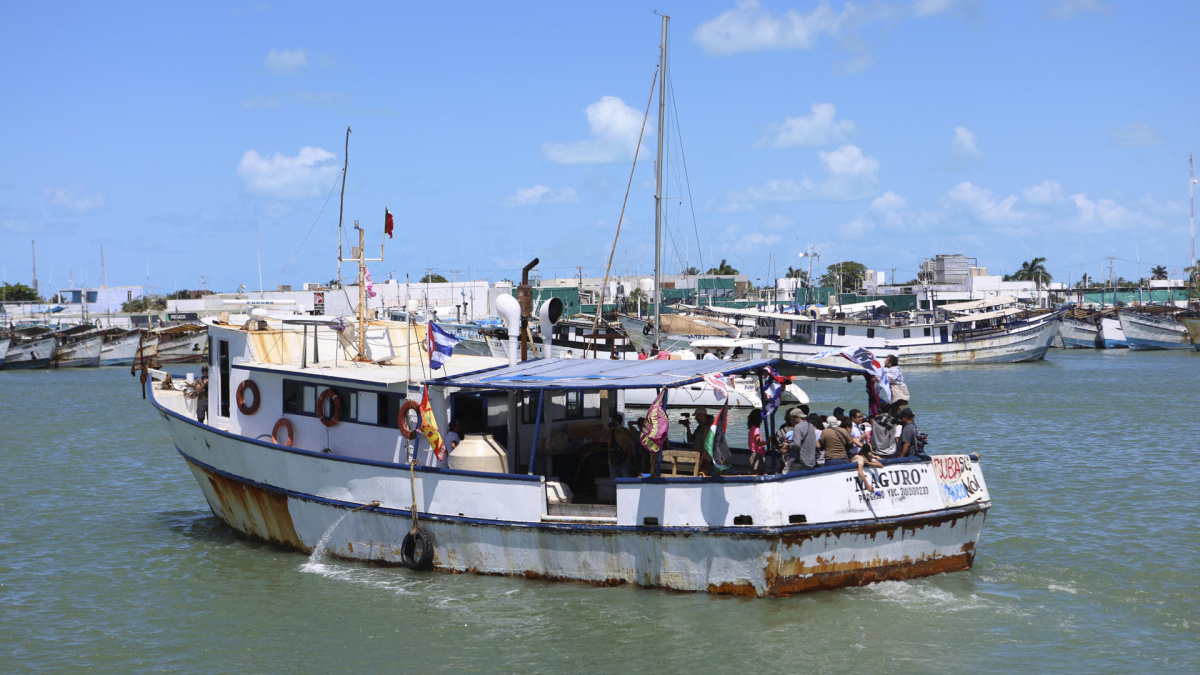 El barco insignia del Convoy Nuestra América llega a La Habana con ...
