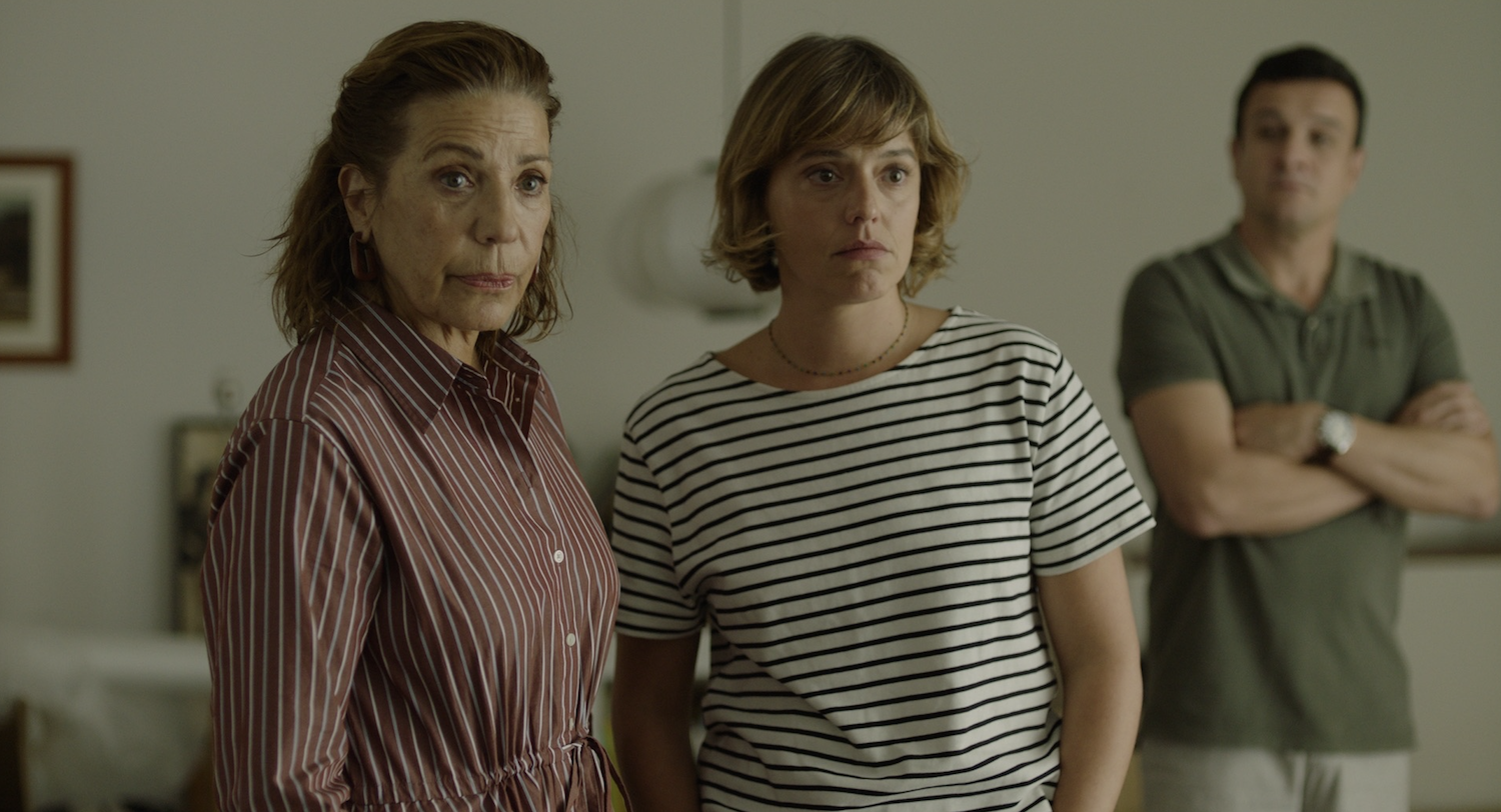 L'actriu Maria Rodríguez Soto, la dramaturga Victoria Szpunberg i Tarta ...