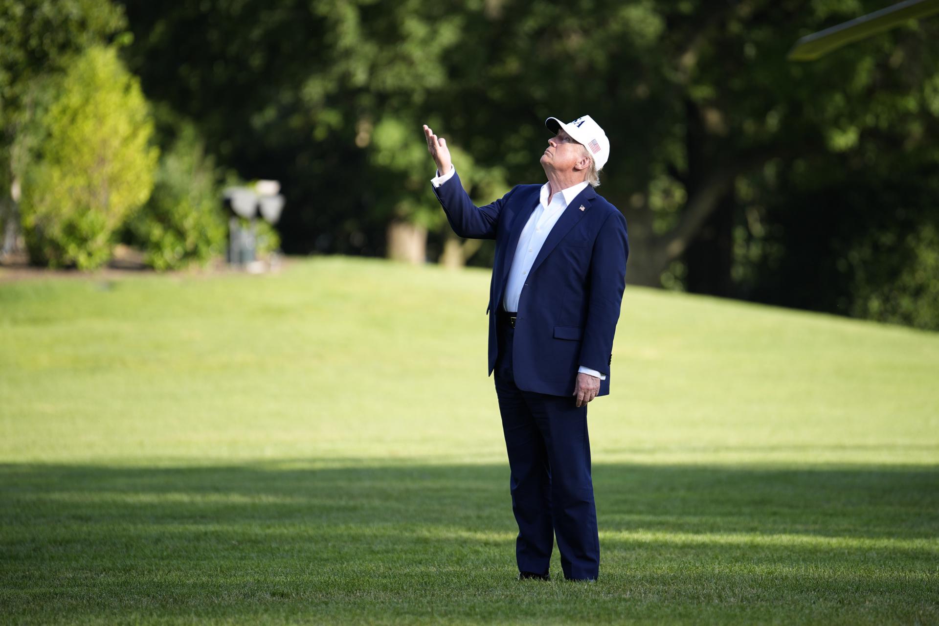 Trump amenaza con aranceles adicionales de un 10% a los países que se ...