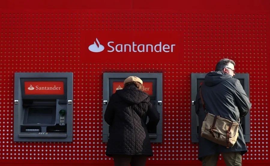 El Santander gana el récord de 14.101 millones en 2025, un 12% más ...
